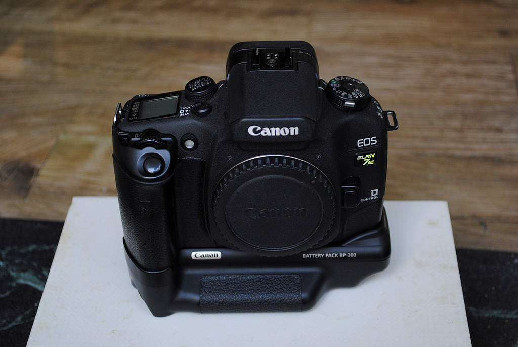 Bán Body Canon EOS ELan 7ne (EOS 7s / 30V) + Grip Bp-300 - 3.500.000đ ...