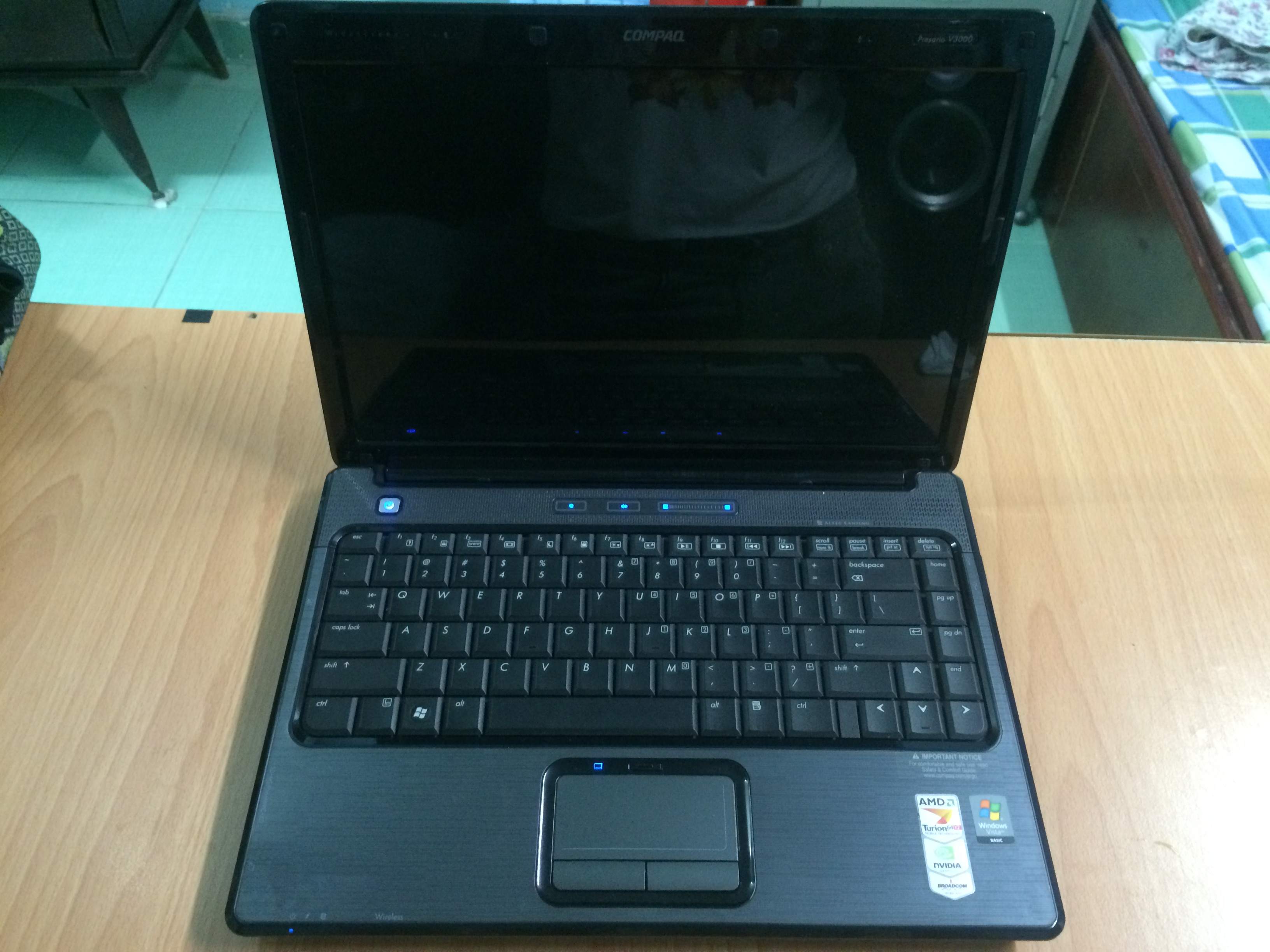 Cần bán laptop Compaq Presario V3000 by HP - 2.300.000đ | Nhật tảo