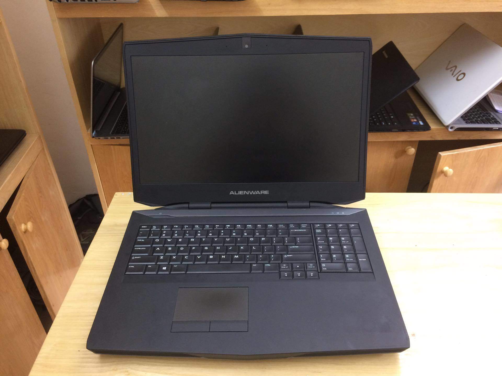 Dell Alienware M17x R5 | Corei7 4700MQ/16GB/1TB/AMD RADEON R9 - 17.500 ...