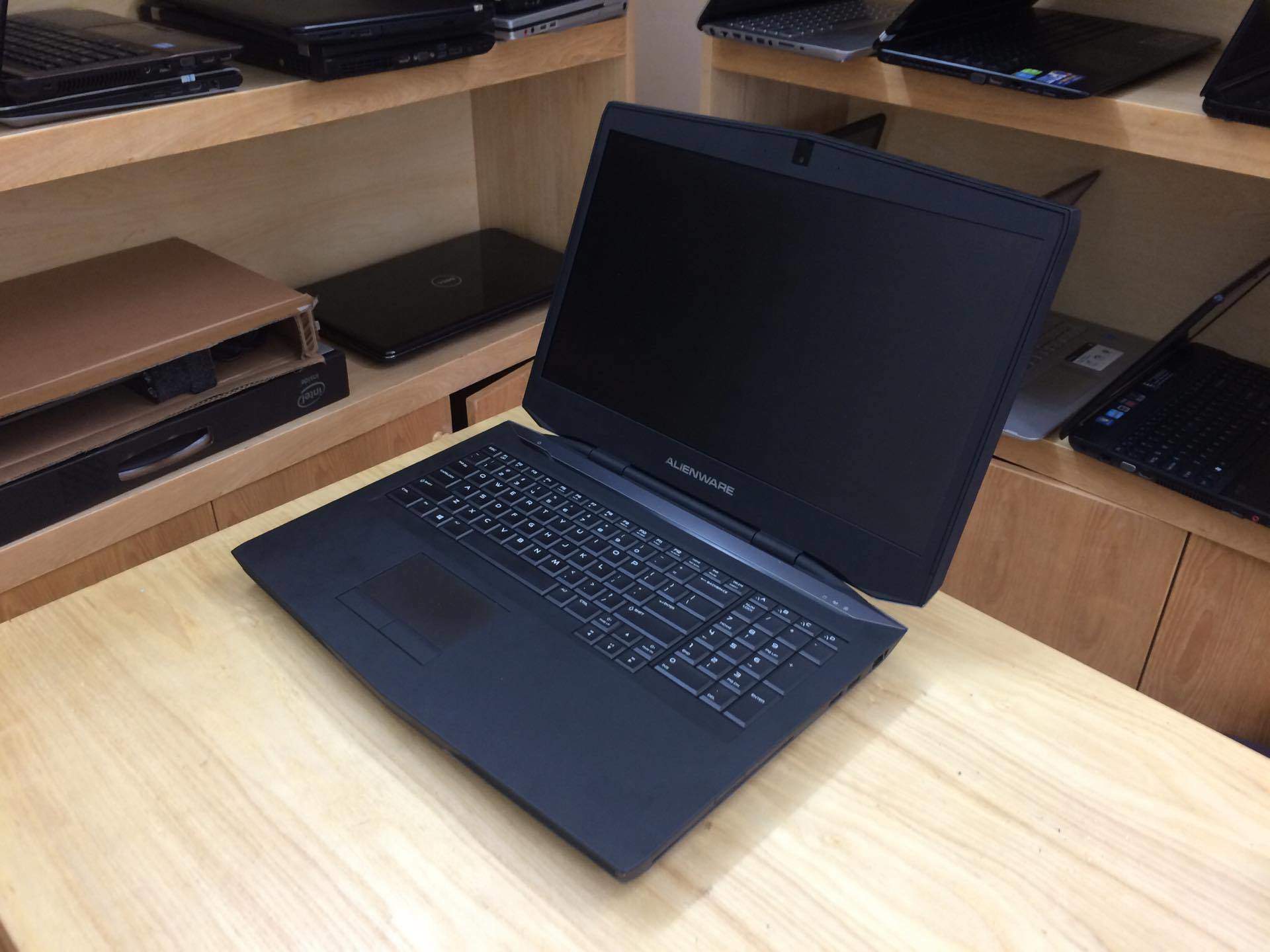 Dell Alienware M17x R5 | Corei7 4700MQ/16GB/1TB/AMD RADEON R9 - 17.500 ...