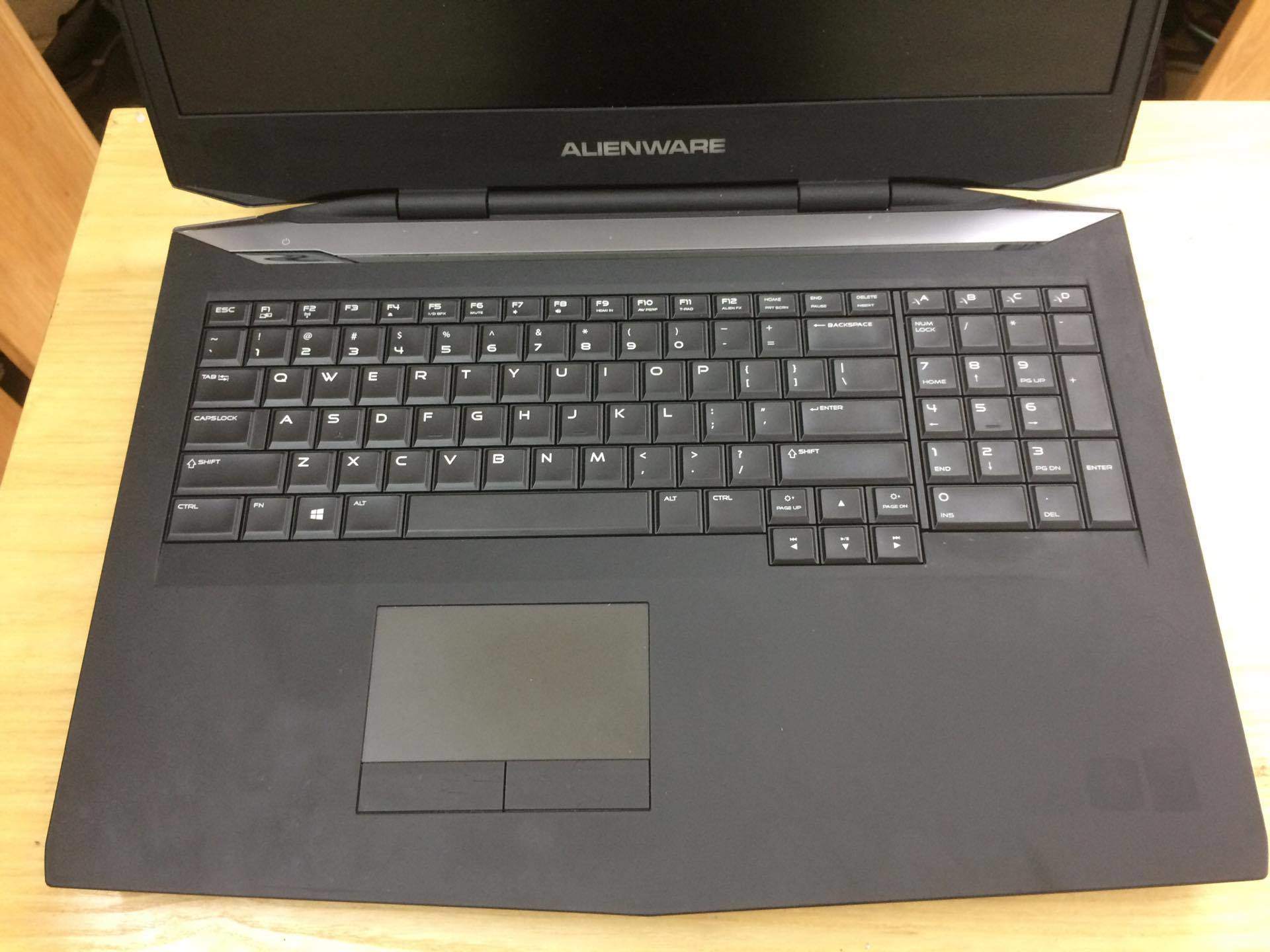 Dell Alienware M17x R5 | Corei7 4700MQ/16GB/1TB/AMD RADEON R9 - 17.500 ...