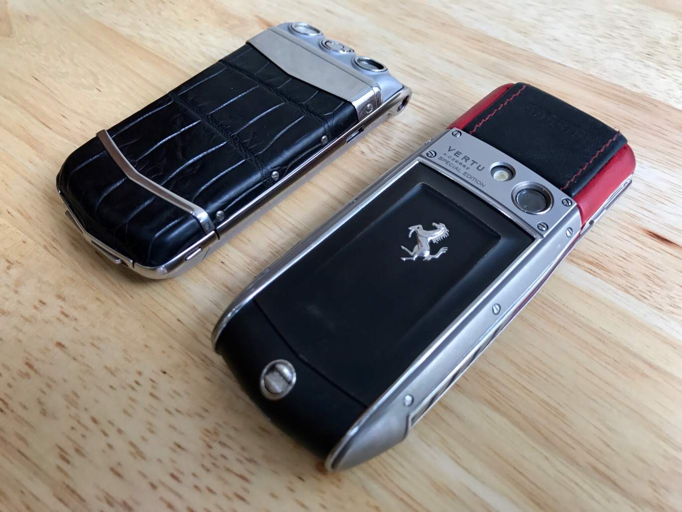 Vertu Ascent Ti Ferrari Rosso và Vertu Axyta gập made Uk chuẩn zin - 26 ...