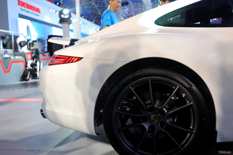 [VMS 2012] Porsche trưng bày Cayenne, Panamera và 911 | Viết bởi El Ku