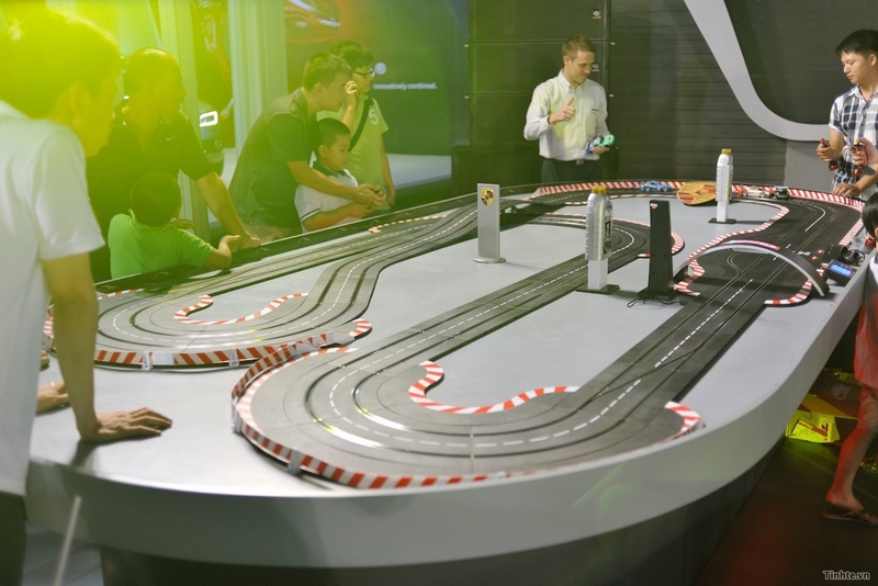 [VMS 2012] Porsche trưng bày Cayenne, Panamera và 911 | Viết bởi El Ku