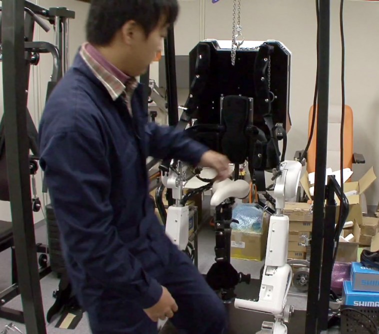 Panasonic nâng cấp bộ xương robot Power Loader Light