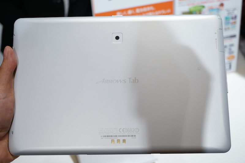 Fujitsu Arrows Tab FJT21: tablet 10,1" 2560 x 1600, cảm biến vân tay ...