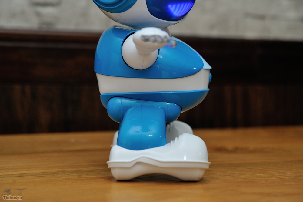 Trên tay robot nhảy múa Tosy Discorobo của Việt Nam | Viết bởi sonlazio
