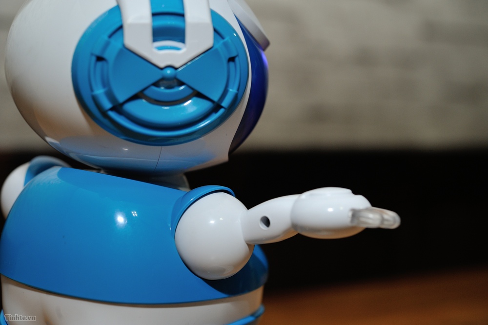 Trên tay robot nhảy múa Tosy Discorobo của Việt Nam | Viết bởi sonlazio