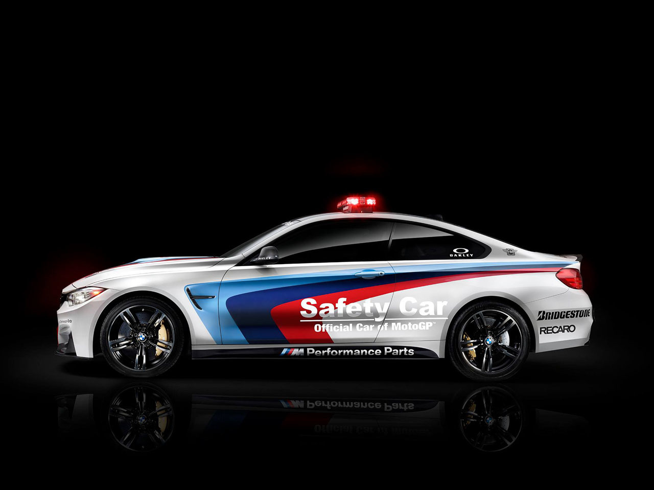 BMW hé lộ hình ảnh của M4, bản xe an toàn cho giải đua MotoGP 2014