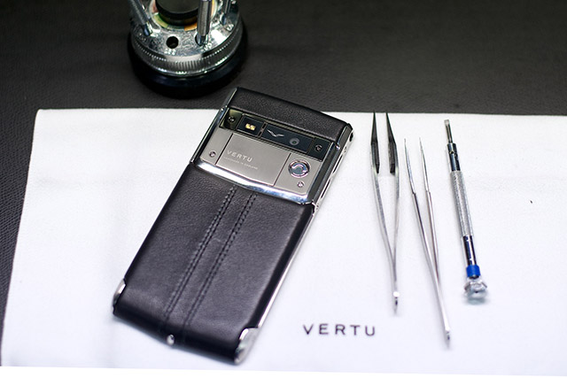 Điện thoại Vertu Signature Touch sử dụng camera "chứng nhận bởi ...