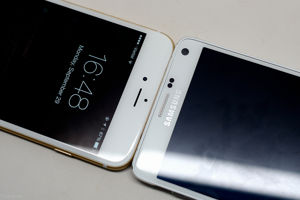 [Hình ảnh] Galaxy Note 4 vs iPhone 6 Plus: thiết kế và cảm giác cầm ...