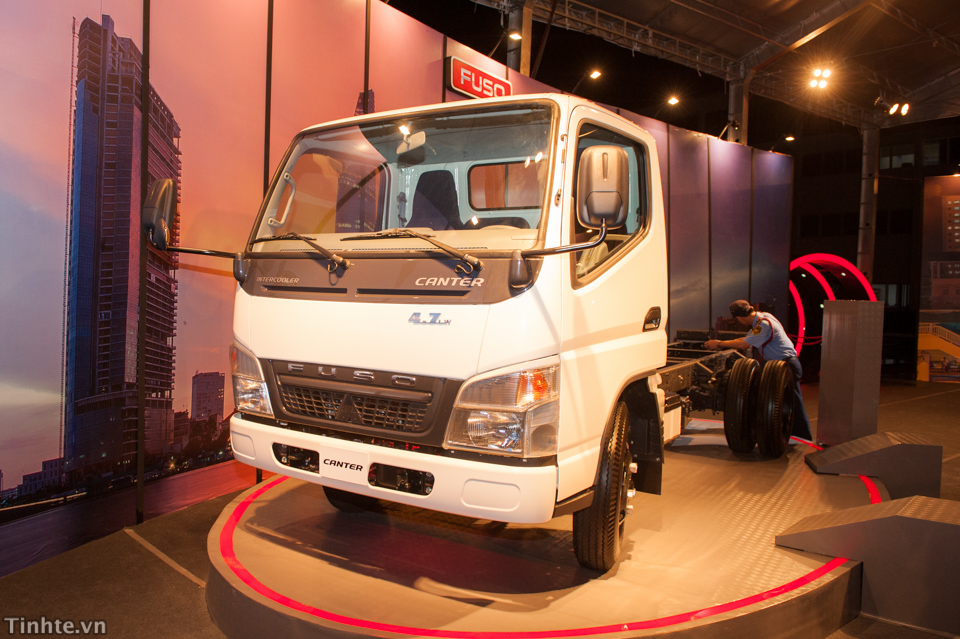 Mercedes-Benz Việt Nam chính thức ra mắt thương hiệu xe tải FUSO