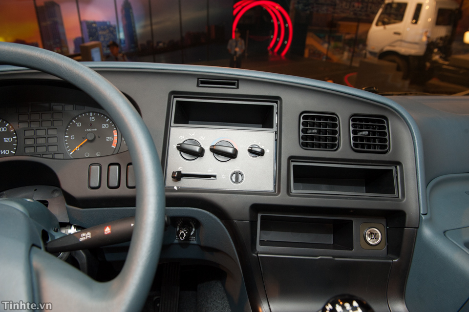 Mercedes-Benz Việt Nam chính thức ra mắt thương hiệu xe tải FUSO