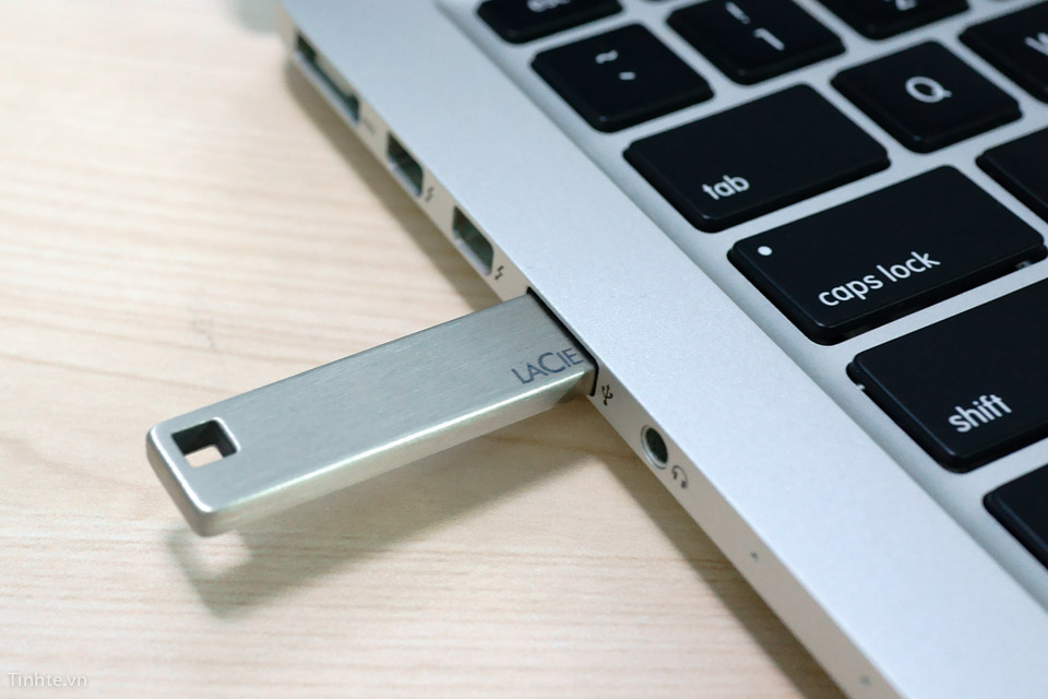 Review nhanh hai USB flash 3.0: Lacie Porsche Design USB Key và Culbuto