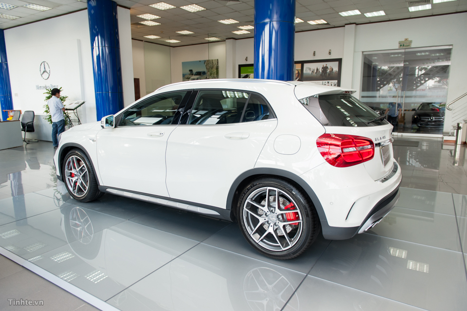 Hình ảnh chi tiết Mercedes Benz GLA 45 AMG và GLA 200
