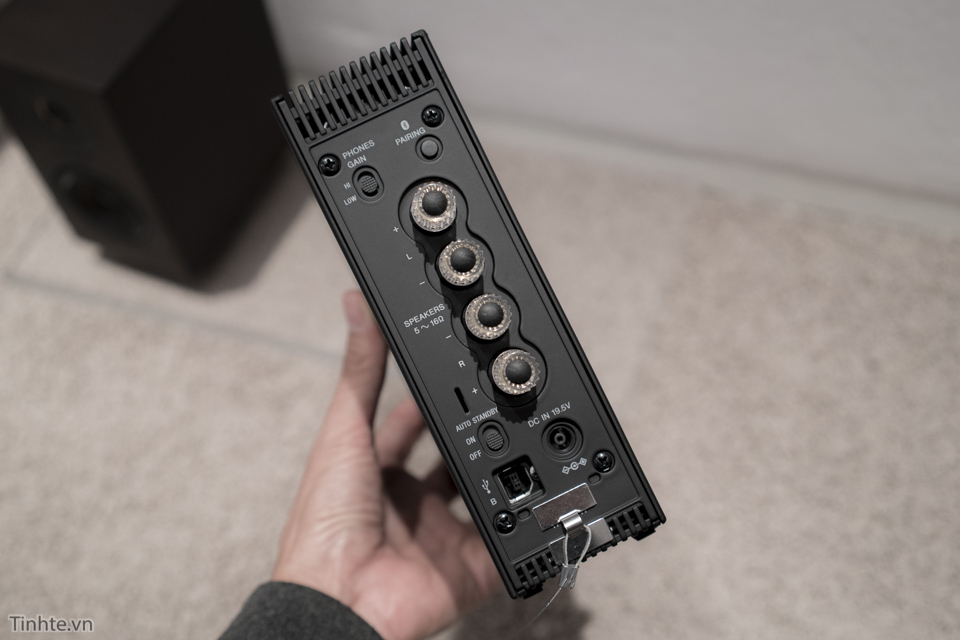 Trên tay Sony CAS-1: Hệ thống âm thanh nhỏ, cao cấp