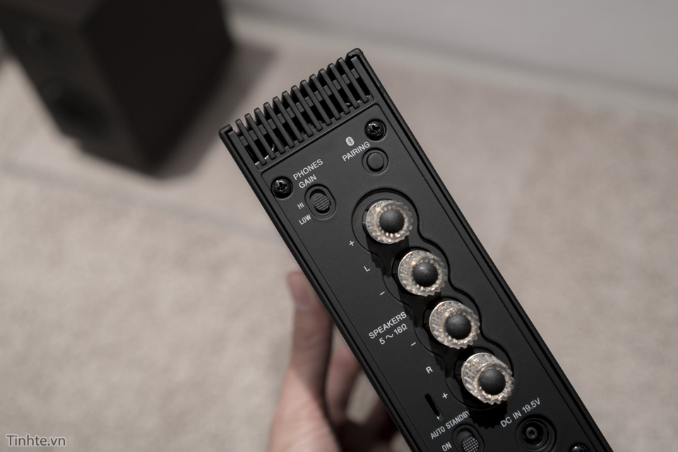 Trên tay Sony CAS-1: Hệ thống âm thanh nhỏ, cao cấp