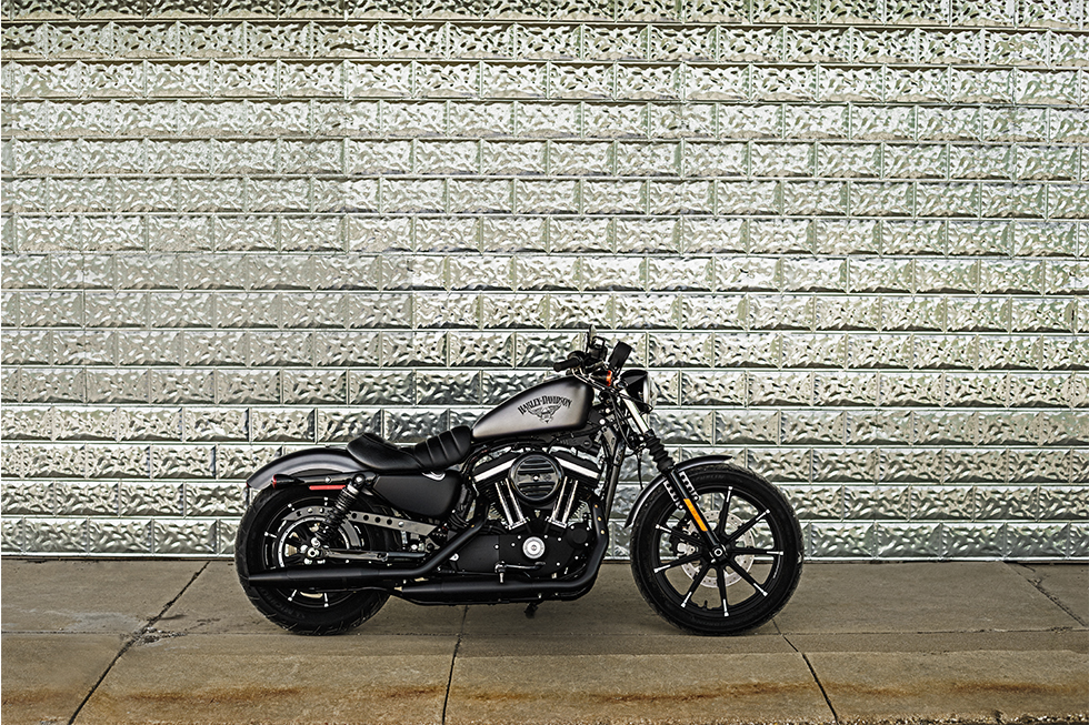 Harley Davidson giới thiệu hai xe dòng Sportser: Iron 883 và Forty ...