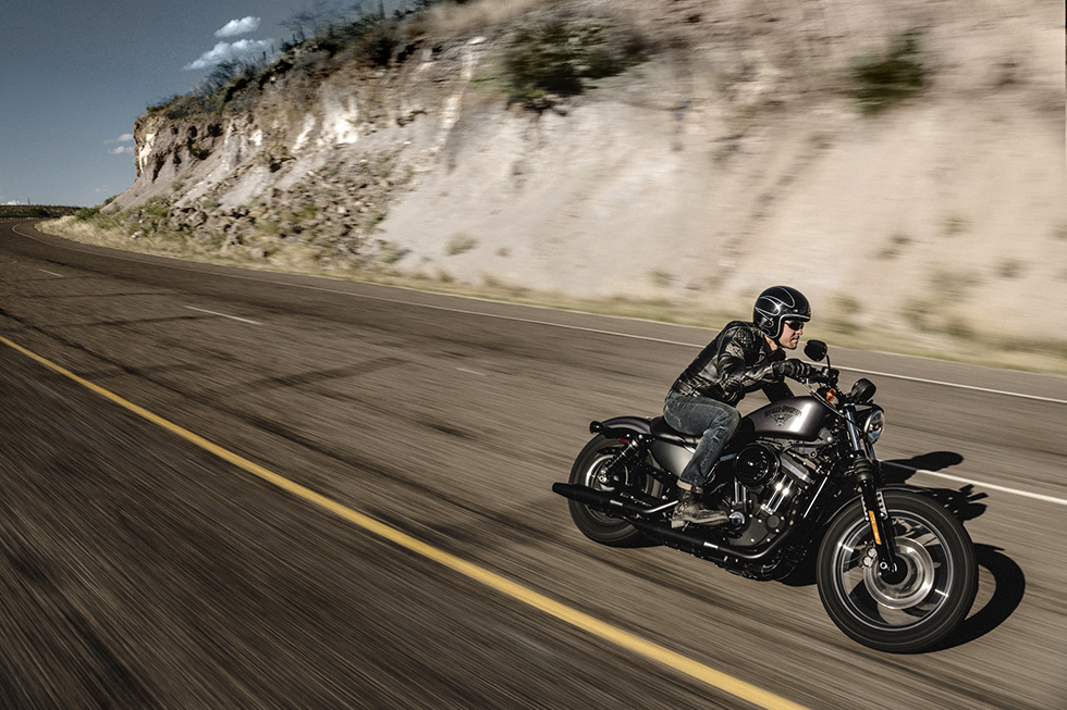 Harley Davidson giới thiệu hai xe dòng Sportser: Iron 883 và Forty ...