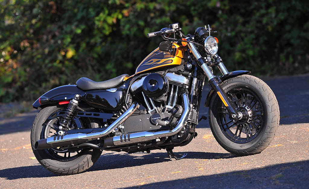 Harley Davidson giới thiệu hai xe dòng Sportser: Iron 883 và Forty ...