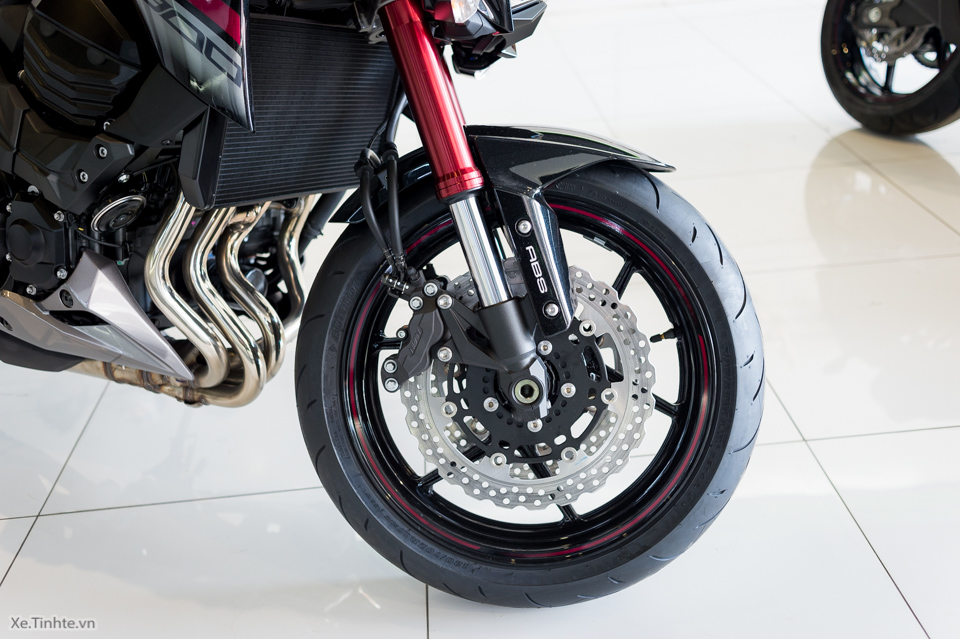 Hình ảnh Kawasaki Z800 ABS 2016 màu đen - đỏ Candy Crimson, giá 275 ...