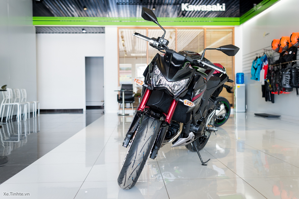 Hình ảnh Kawasaki Z800 ABS 2016 màu đen - đỏ Candy Crimson, giá 275 ...