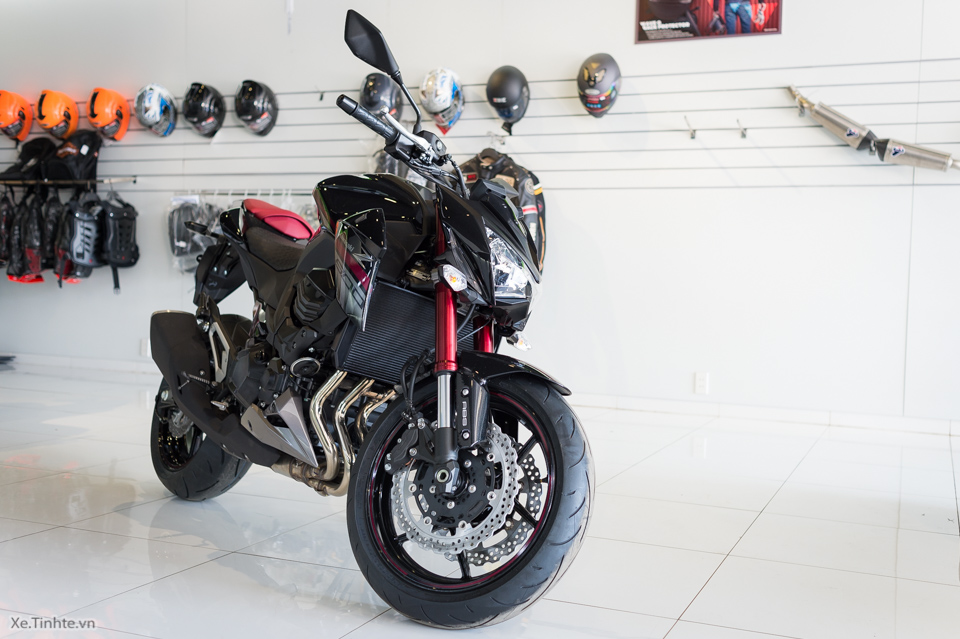 Hình ảnh Kawasaki Z800 ABS 2016 màu đen - đỏ Candy Crimson, giá 275 ...