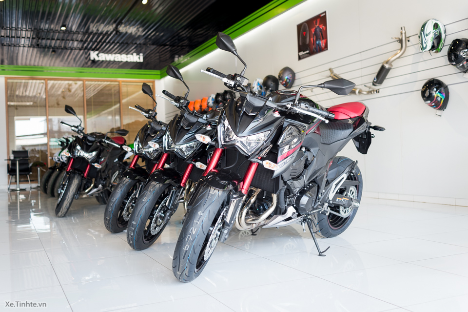 Hình ảnh Kawasaki Z800 ABS 2016 màu đen - đỏ Candy Crimson, giá 275 ...