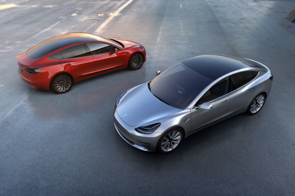 Tesla Model 3 chính thức, đi được 346 km/1 lần sạc; giá 35.000$, rẻ hơn ...