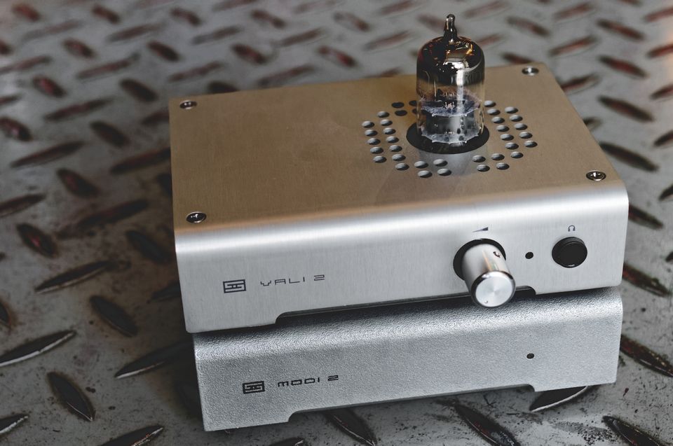 Review Hybrid Headphone Amplifier Schiit Vali 2 - giàu nội lực, nhạc ...