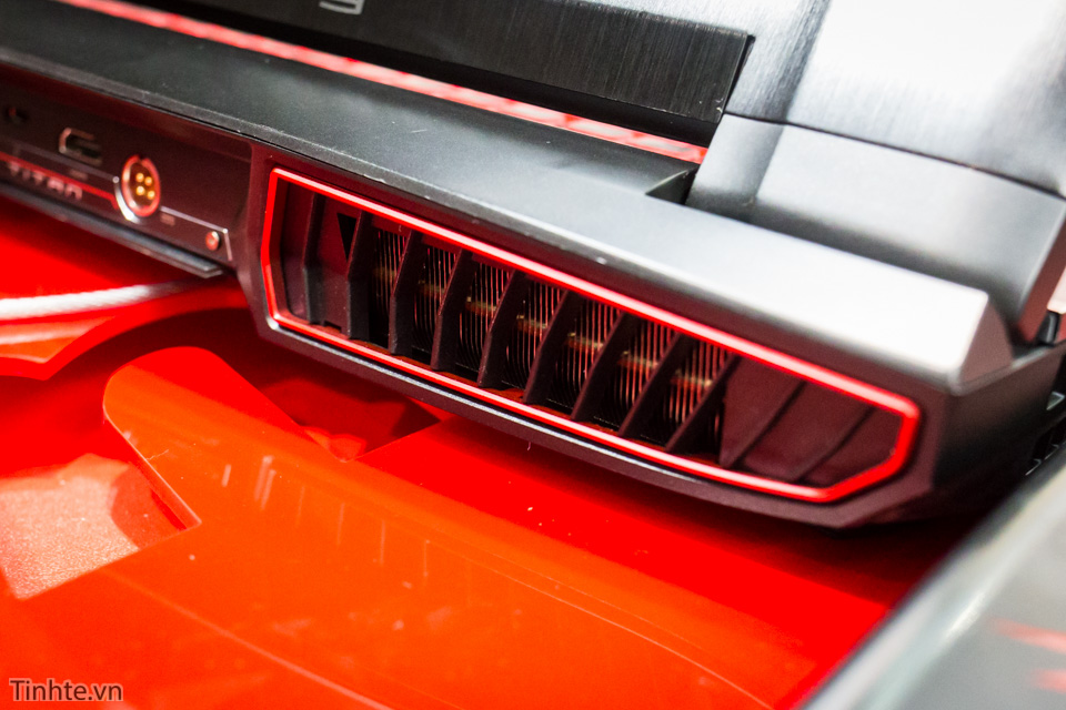 [Computex 2016] Trên tay MSI GT73 Titan và GS73 Stealth Pro dùng màn ...