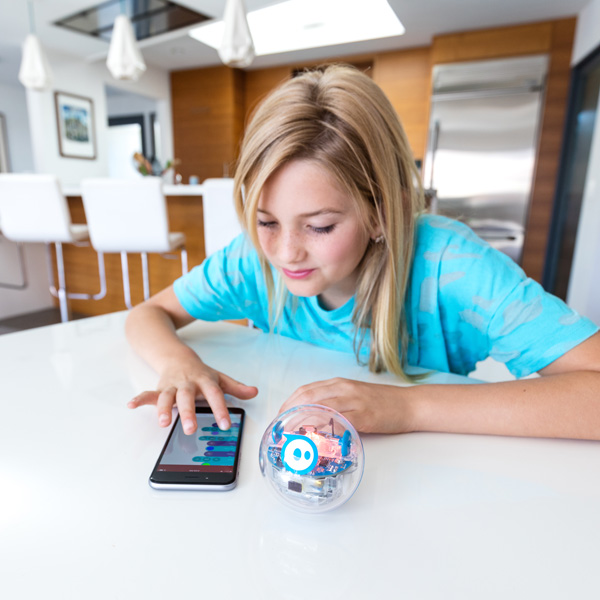 Sphero Spark+: quả banh robot có thể vượt mê cung, bơi, vẽ tranh, dạy ...