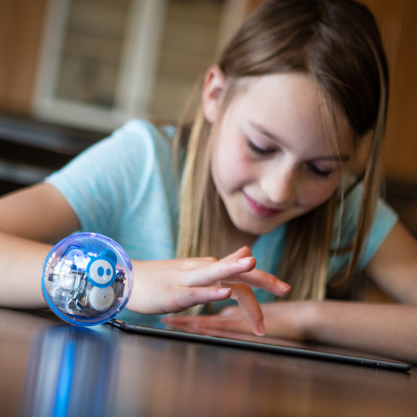 Sphero Spark+: quả banh robot có thể vượt mê cung, bơi, vẽ tranh, dạy ...