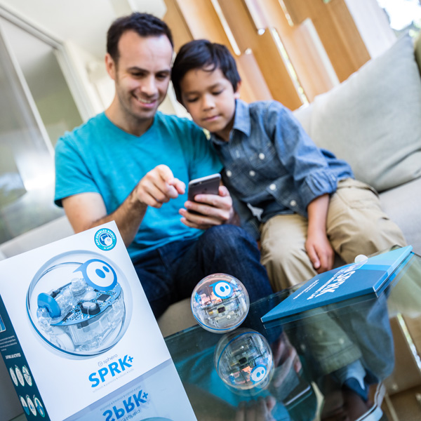 Sphero Spark+: quả banh robot có thể vượt mê cung, bơi, vẽ tranh, dạy ...