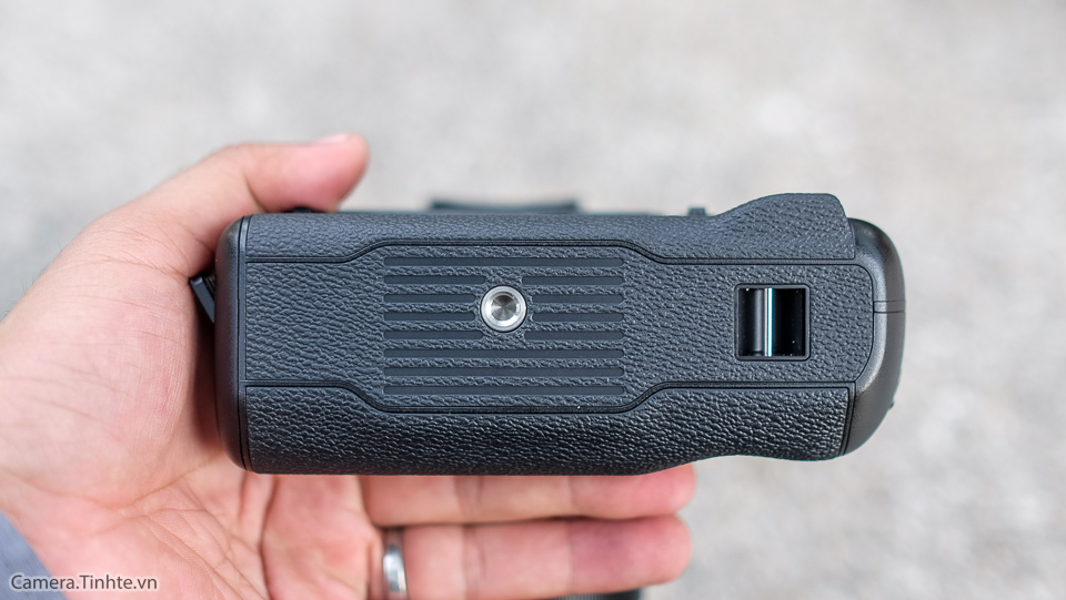 Trên tay grip pin VPB-XT2 dành cho Fujifilm X-T2: thiết kế mới, cầm ...