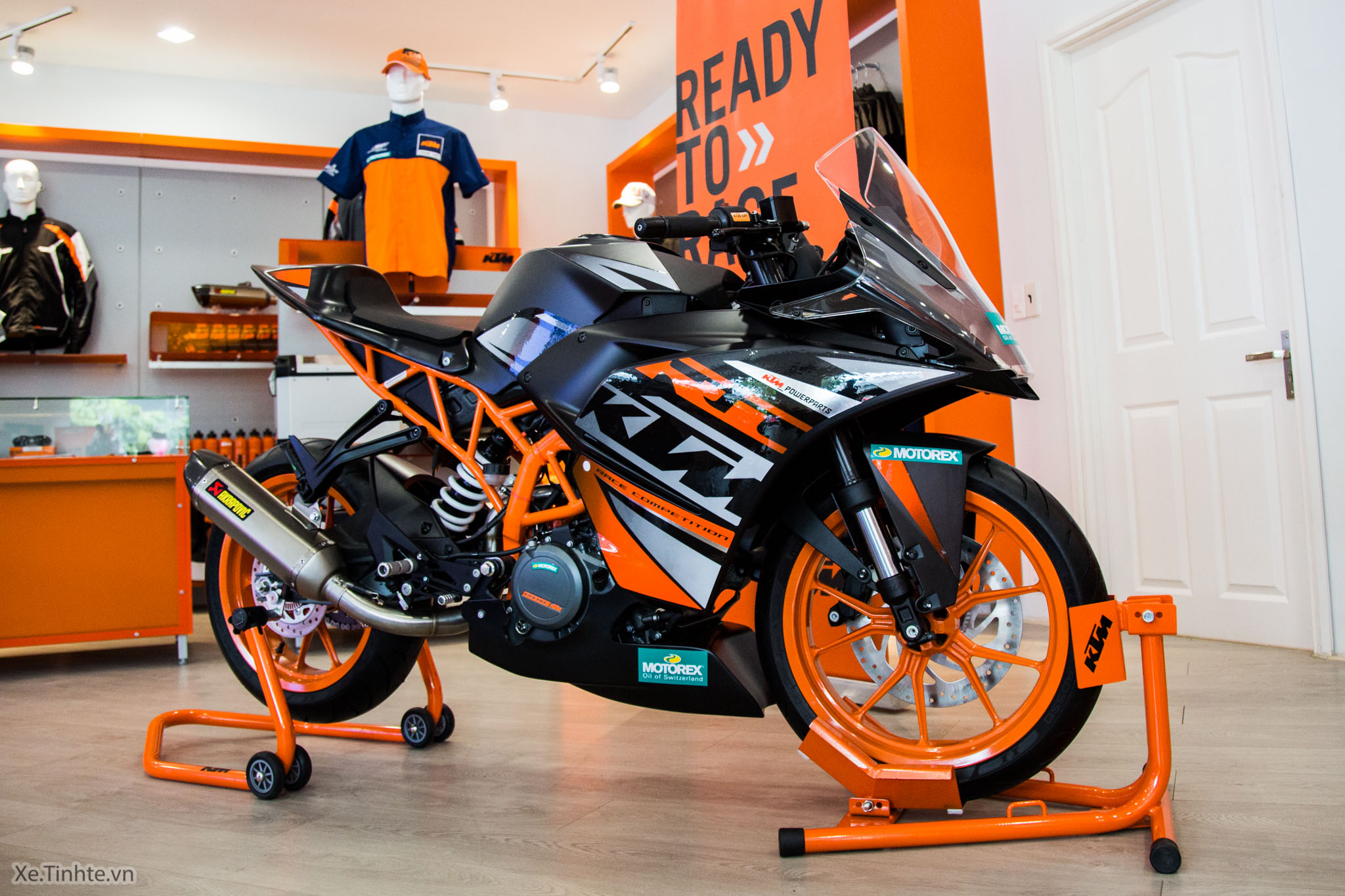 KTM khai trương showroom chính hãng - đầy đủ các dòng xe, giá hợp lý ...