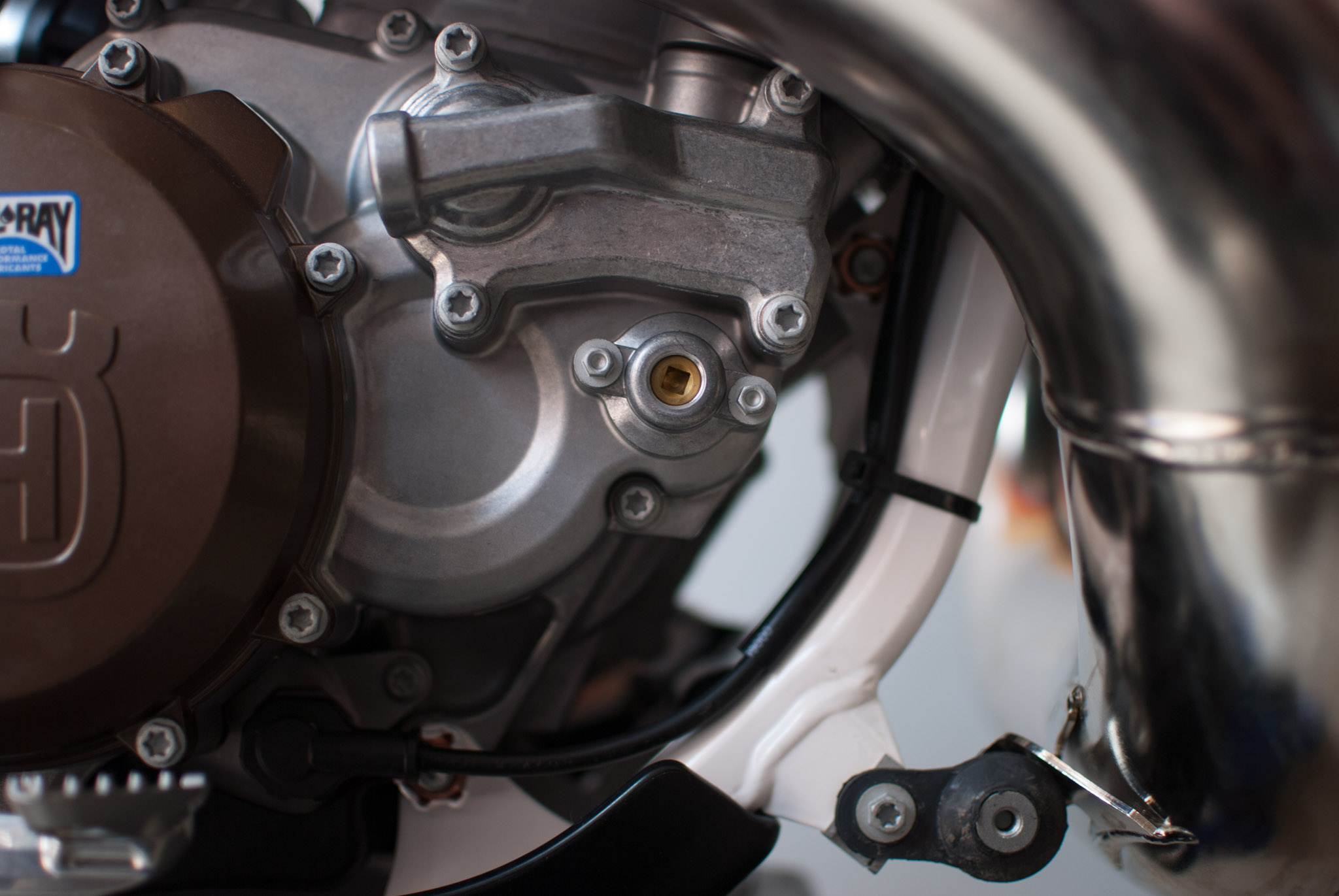 Chi tiết Husqvarna TE250 - Một chiếc KTM đầy đủ đồ chơi | Viết bởi Vua Lười