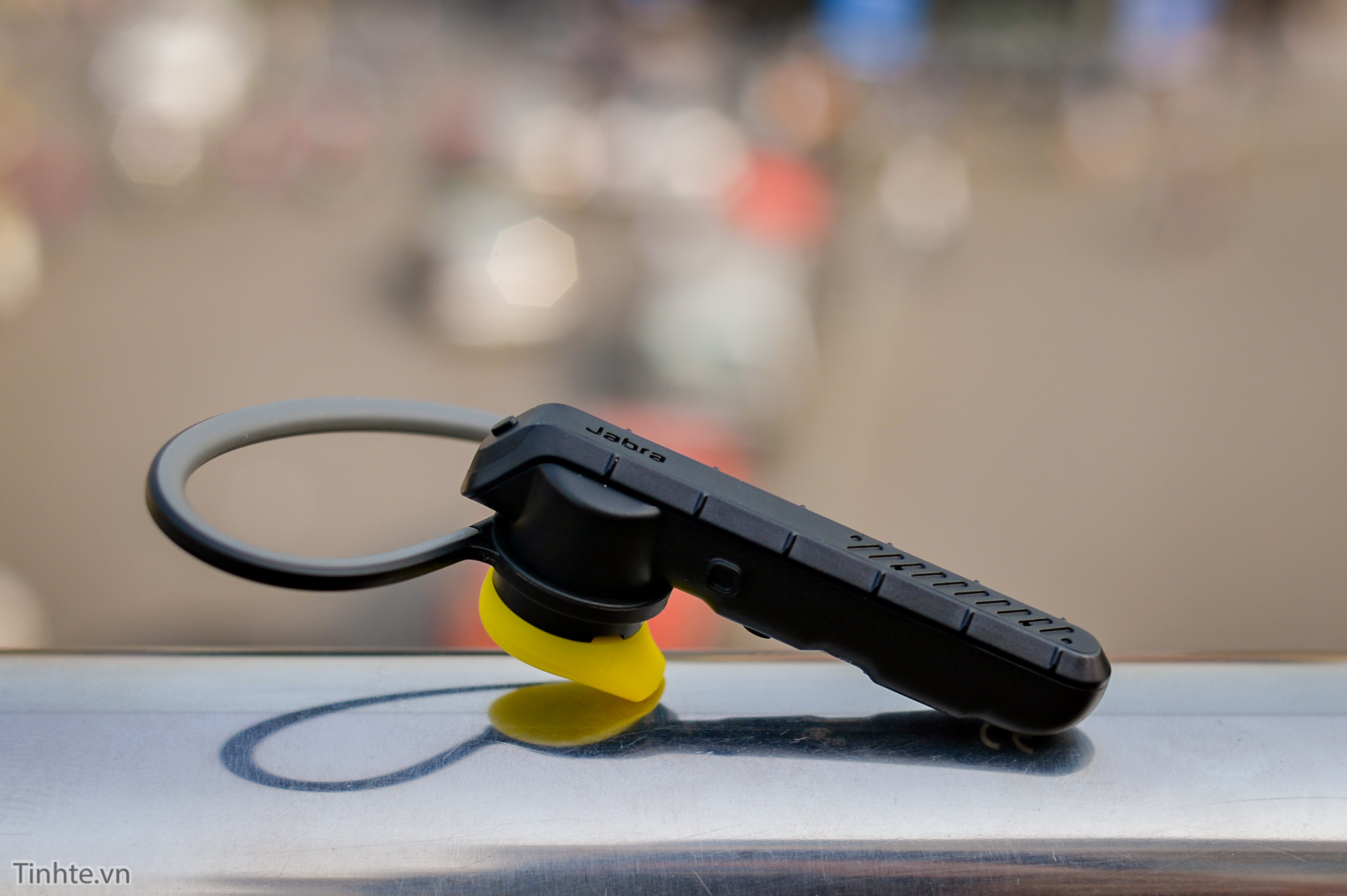 Trên tay tai nghe bluetooth Jabra Steel: chắc chắn, chống nước, nghe ...