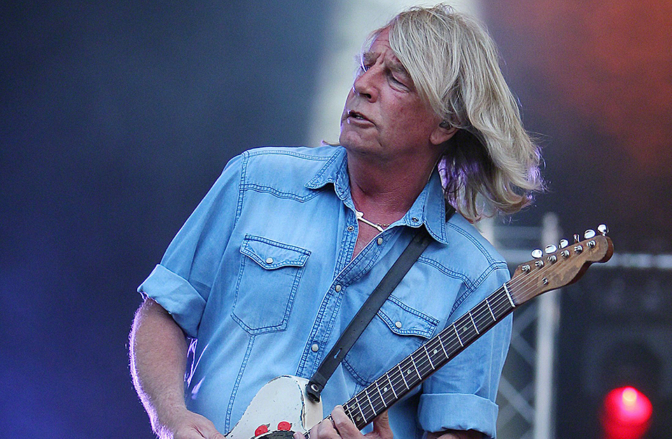 Cây guitar lừng danh Rick Parfitt qua đời ở tuổi 68