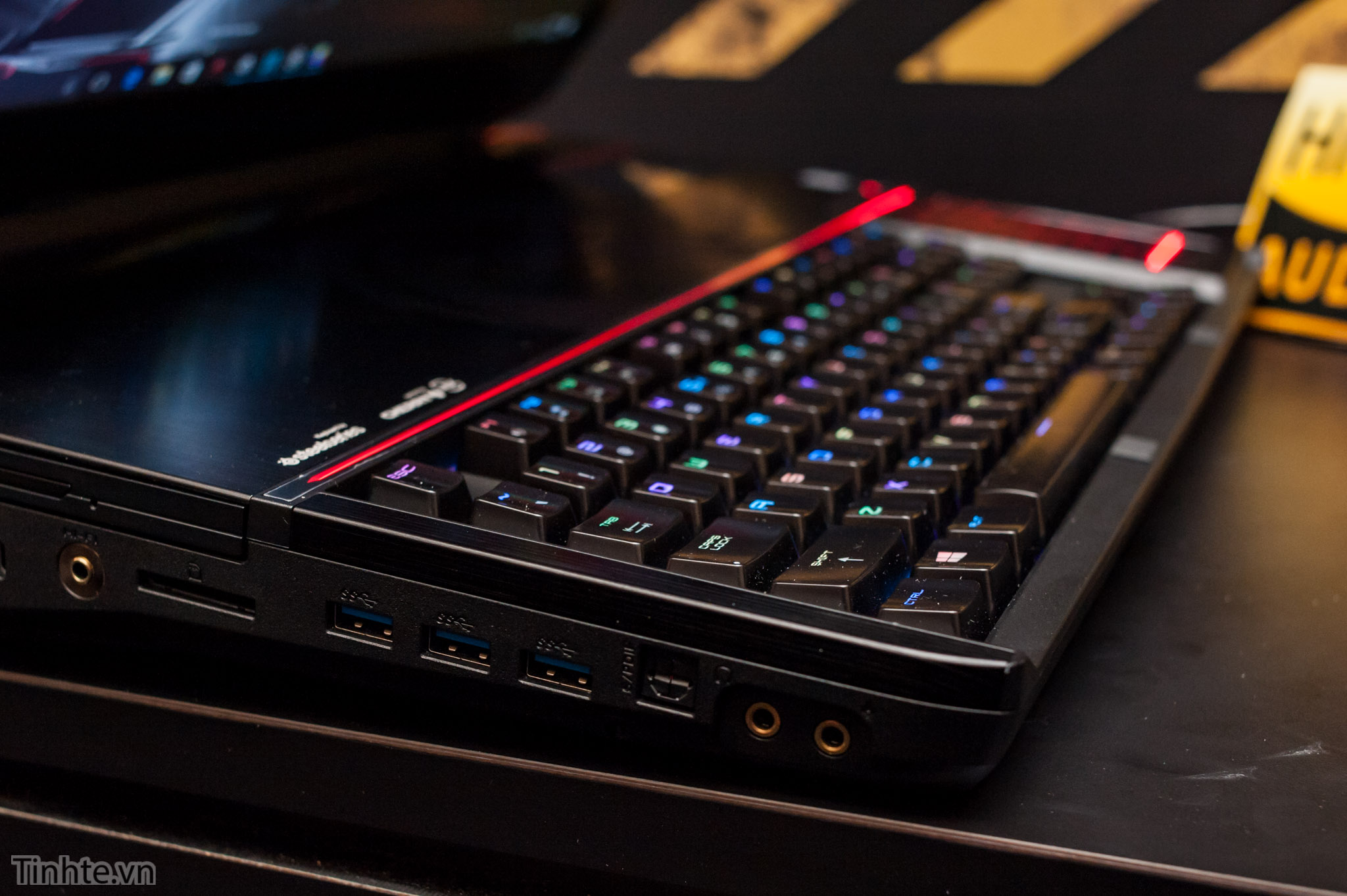 [CES 2017] Trên tay MSI GT83VR Titan SLI: nâng cấp với CPU Kaby Lake, 2 ...