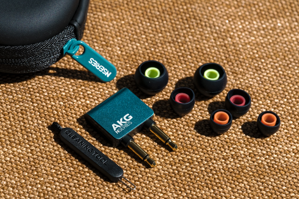 Unboxing tai nghe AKG N25, in-ear được trang bị dual driver dynamic của AKG | Viết bởi AudioHunger