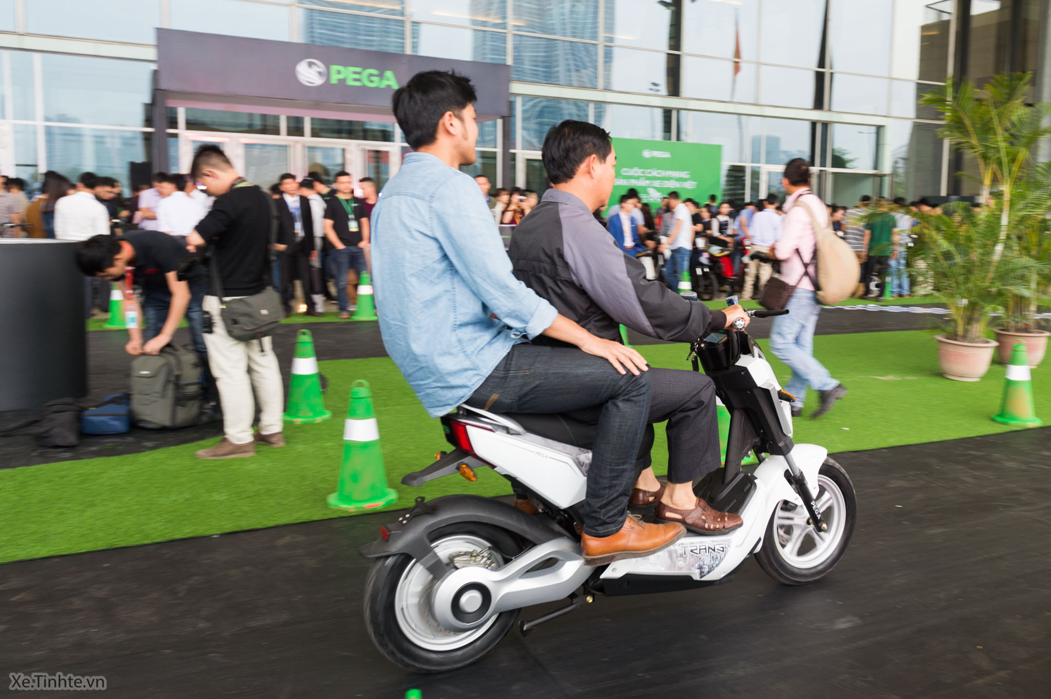 PEGA ra mắt 2 xe đạp điện và 2 xe máy điện, sản xuất tại Việt Nam, động ...