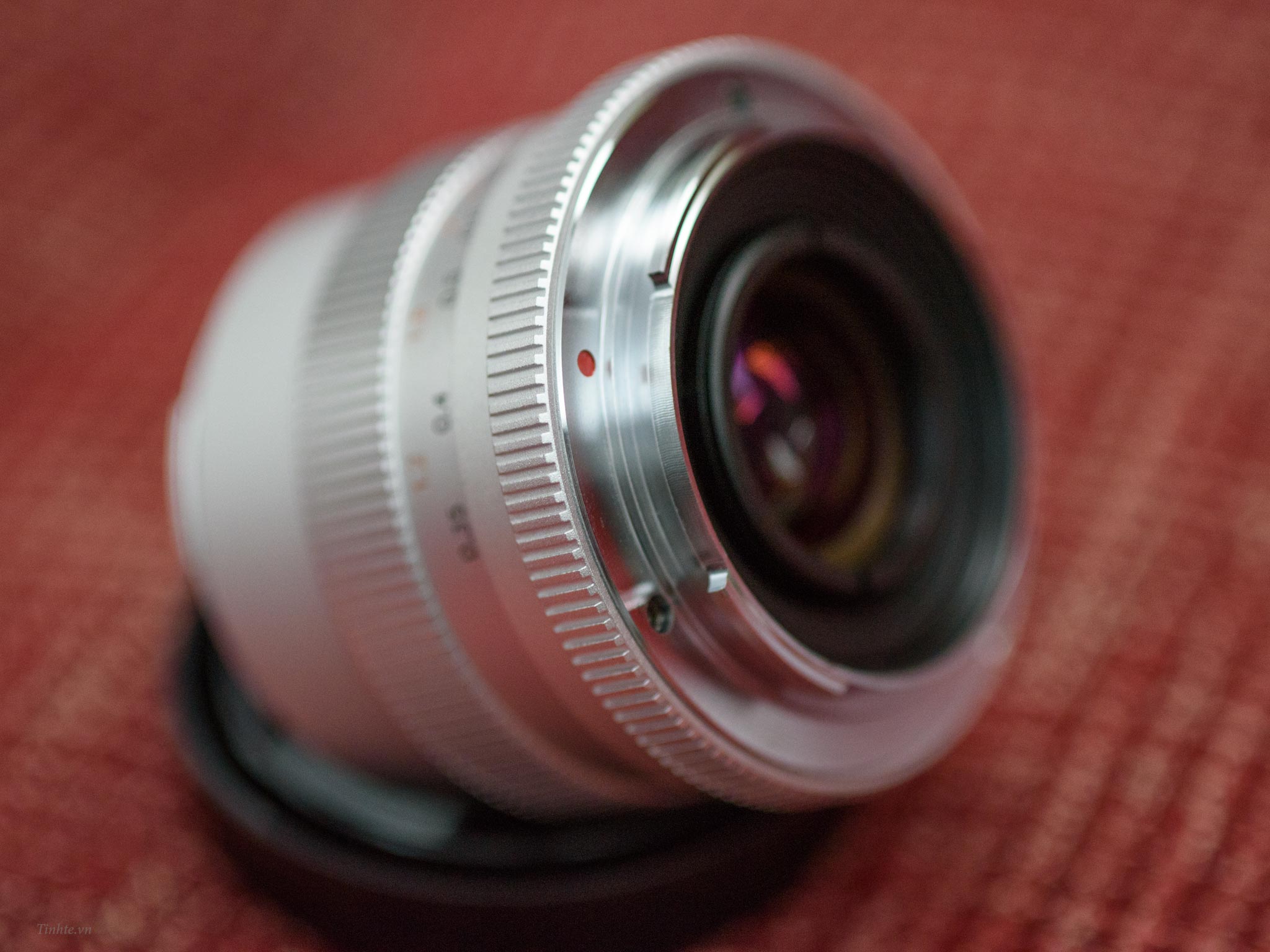 Đánh giá nhanh Vitrox 35mm f2: dùng được với fullframe, nhỏ gọn, lấy ...