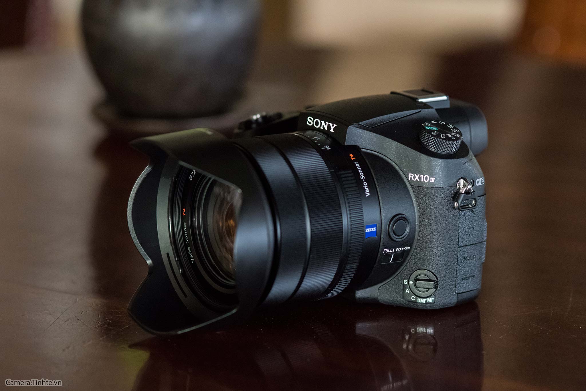 Trên tay Sony RX10 IV: siêu zoom 24-600mm, chụp 24fps, 315 điểm lấy nét ...