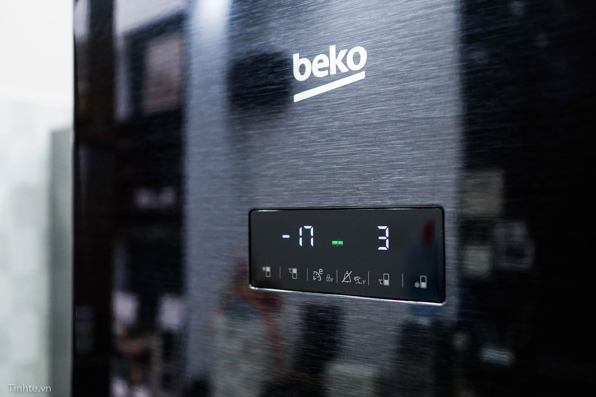 Trên tay tủ lạnh Beko 360 lít: Màu đen vân gỗ, Gas R600A, Xài 2-3 ngàn ...