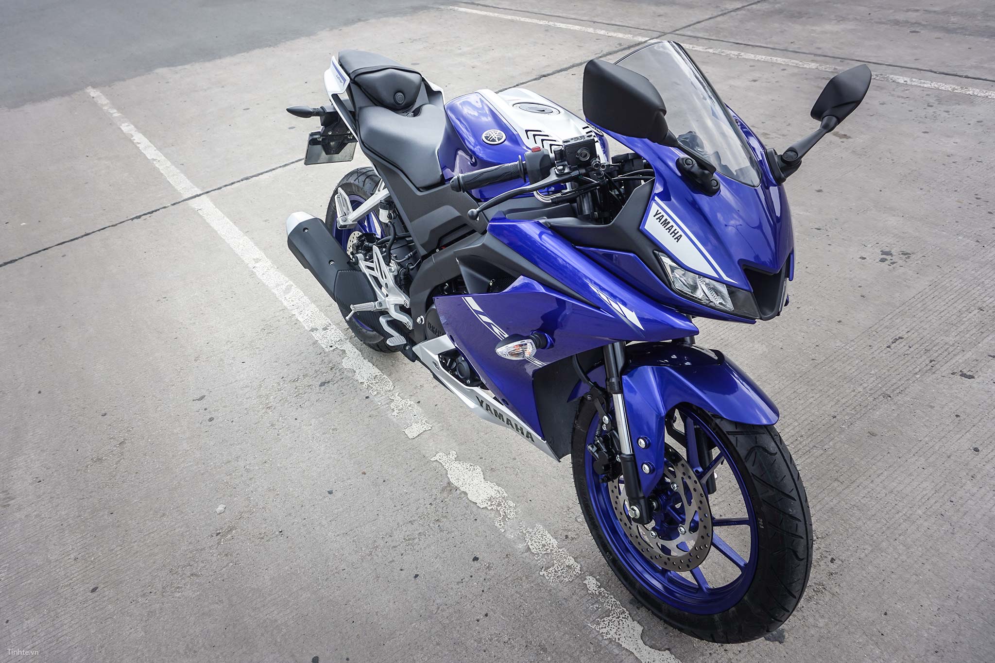 Yamaha R15 v3.0 2017 sẽ được bán chính hãng trong tháng 11; giá dự kiến ...