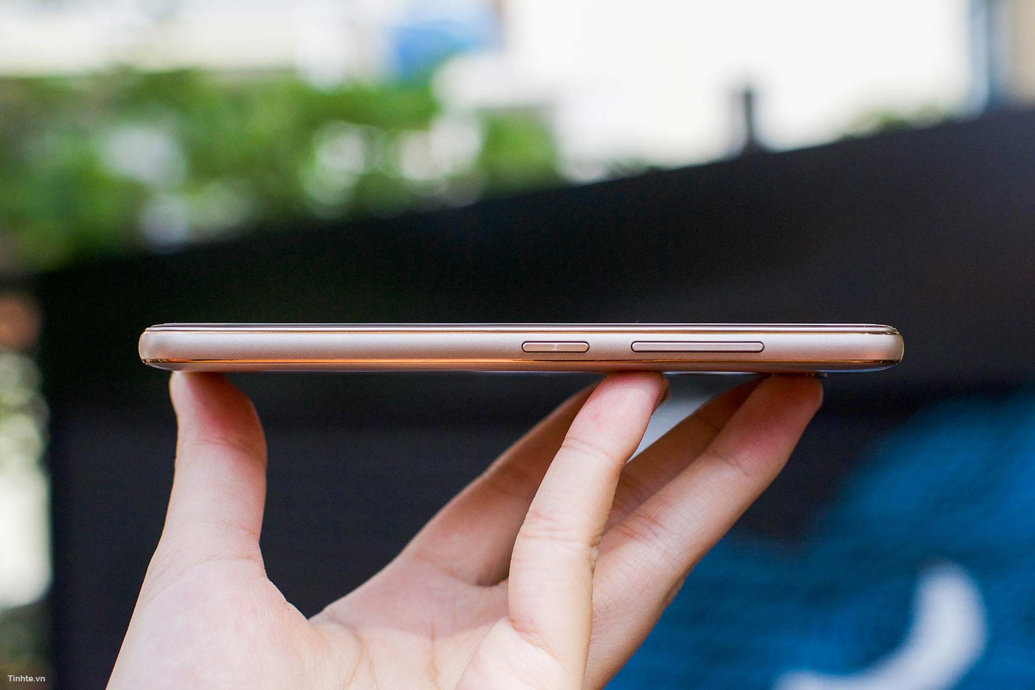 Trên tay itel S41 giá 2.7tr: camera selfie 8MP có flash, RAM 3GB, có ...