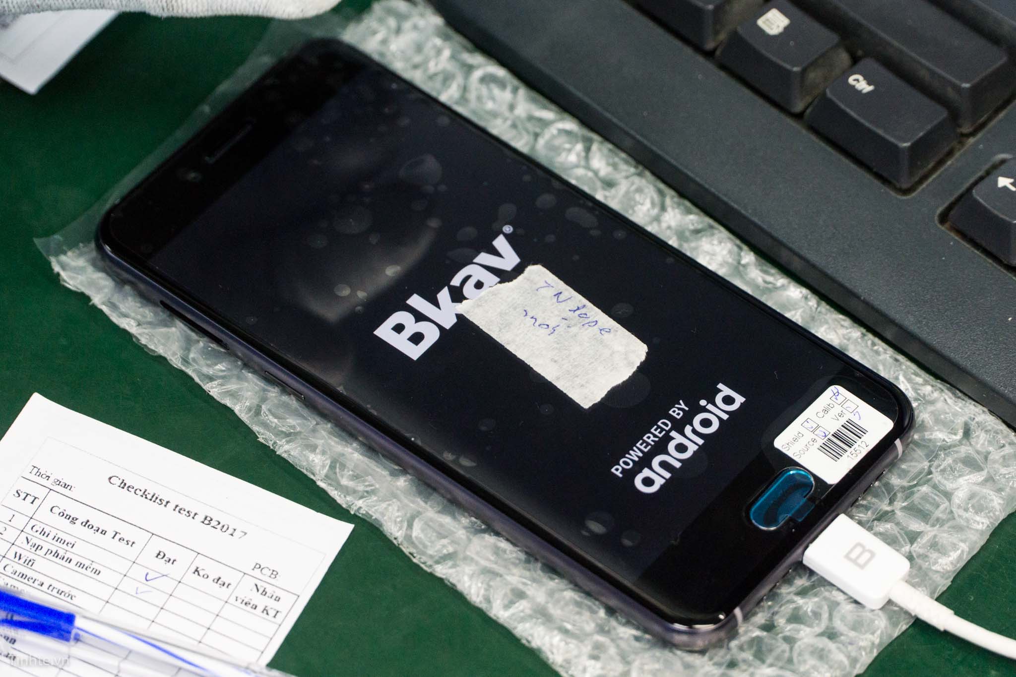 Tham quan trụ sở & nhà máy sản xuất BKAV Bphone 2 cùng anh em anti-fan