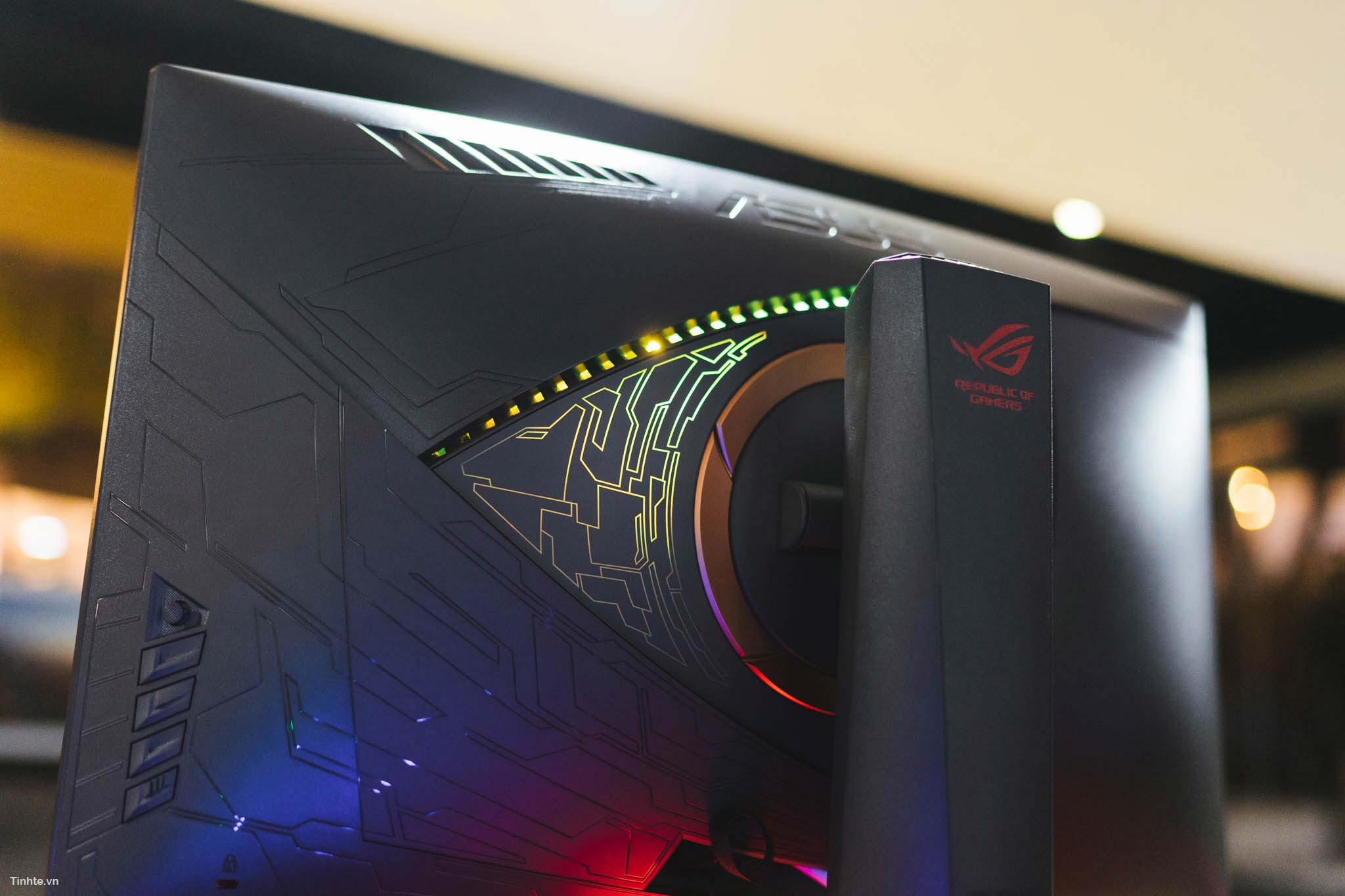 Trên tay ASUS ROG PG27V: Màn hình chơi game cong WQHD, tần số quét 165 ...