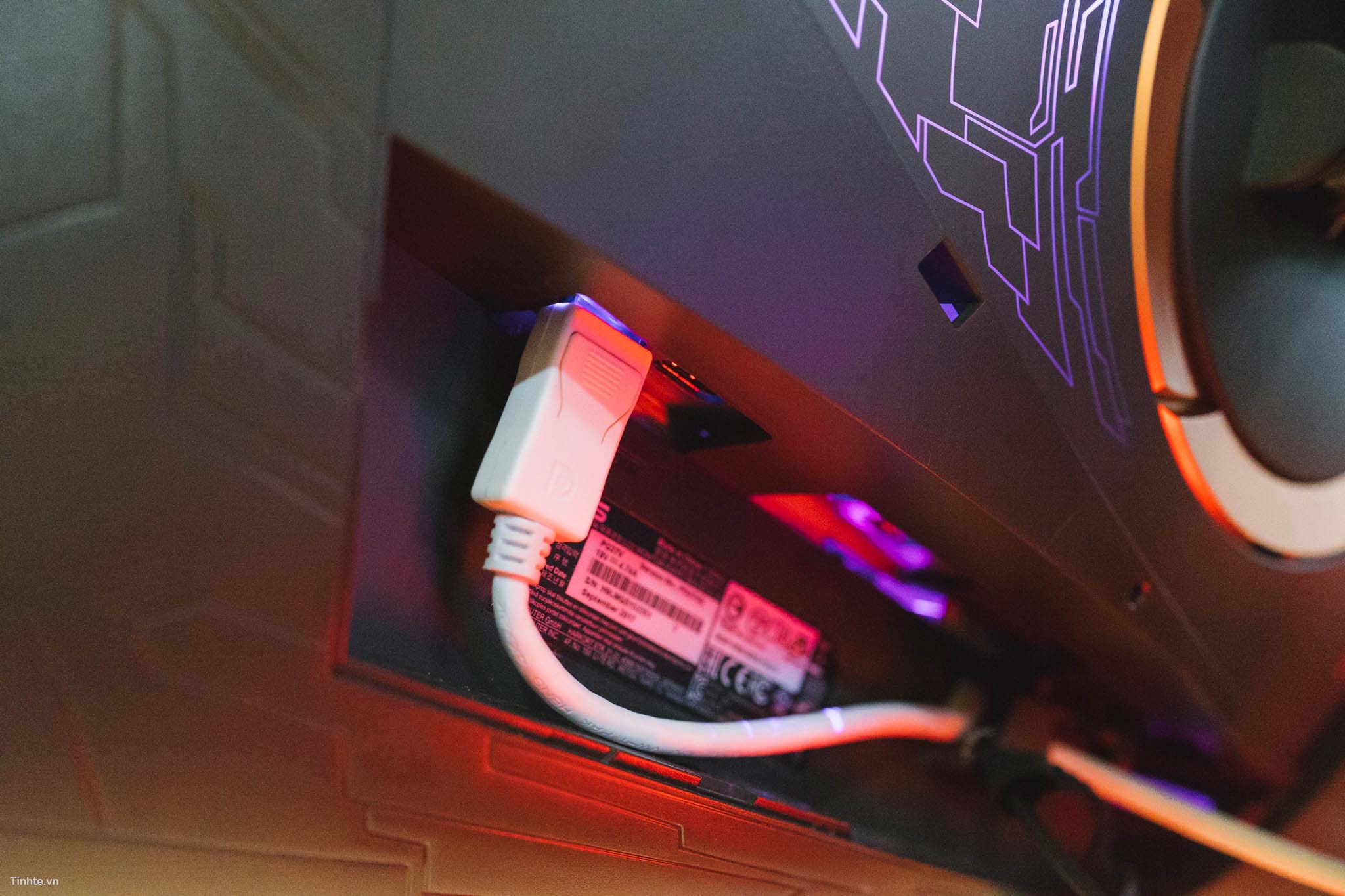 Trên tay ASUS ROG PG27V: Màn hình chơi game cong WQHD, tần số quét 165 ...